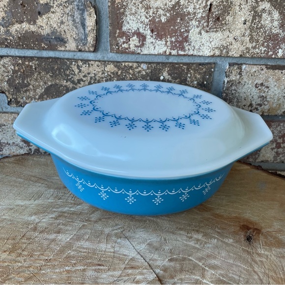 Pyrex | Kitchen | Pyrex 12 Quart Casserole Snowflake Garden Blue White ...